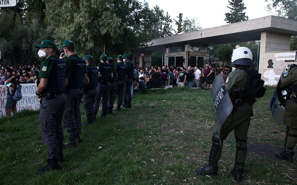 Η πανεπιστημιακή αστυνομία και το αίτημα για «ανοιχτό» πανεπιστήμιο ...